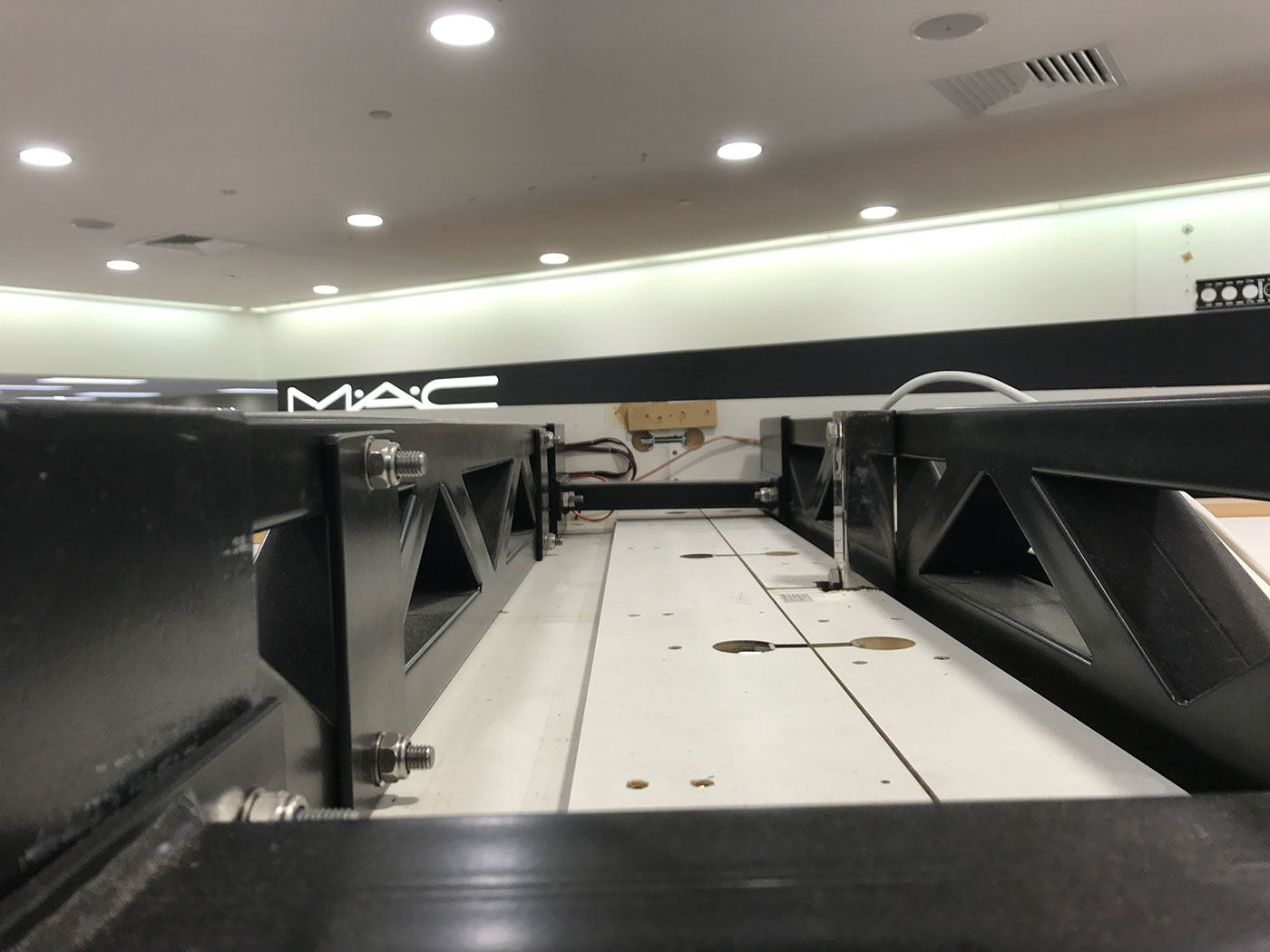 FARMERS YSL STAND - EDC